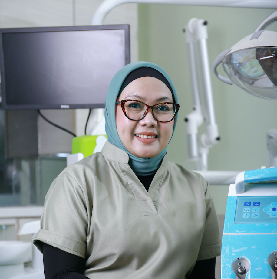 drg. Monika Indriana, FICD - Family Dentistry